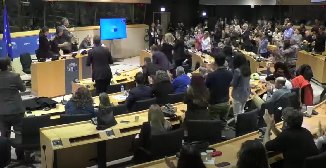 Δείτε την ομιλία “ράπισμα” της κας Καρυστιανού στο ευρωκοινοβούλιο ...