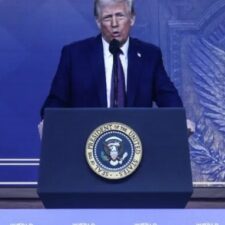 ΕΝΑ ΒΙΒΛΙΟ ΤΡΟΜΟΥ ΜΟΙΡΑΣΤΗΚΕ ΣΤΑ ΠΑΙΔΙΑ ΤΟΥ ΝΗΠΙΑΓΩΓΕΙΟΥ - ΝΙΚΟΛΑΟΣ ...